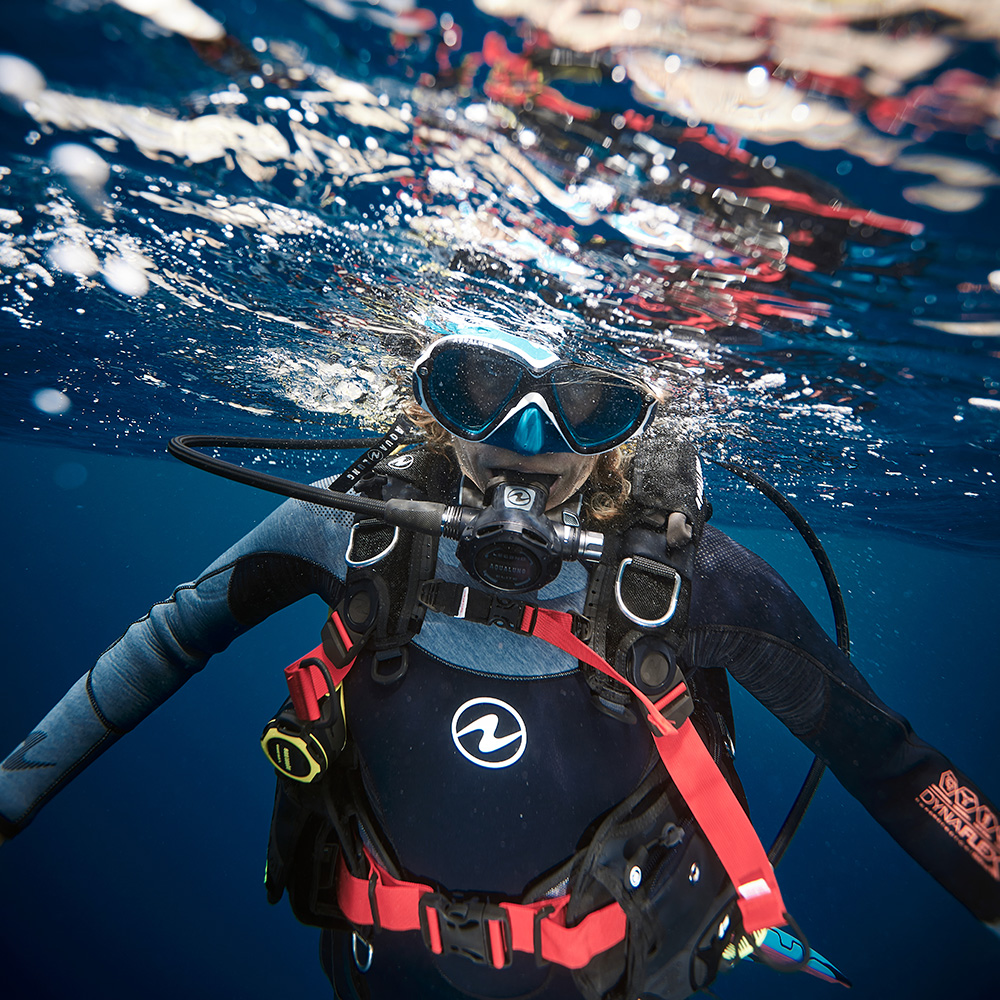 LEG3ND Elite black edition: Dive regulator | Aqualung®